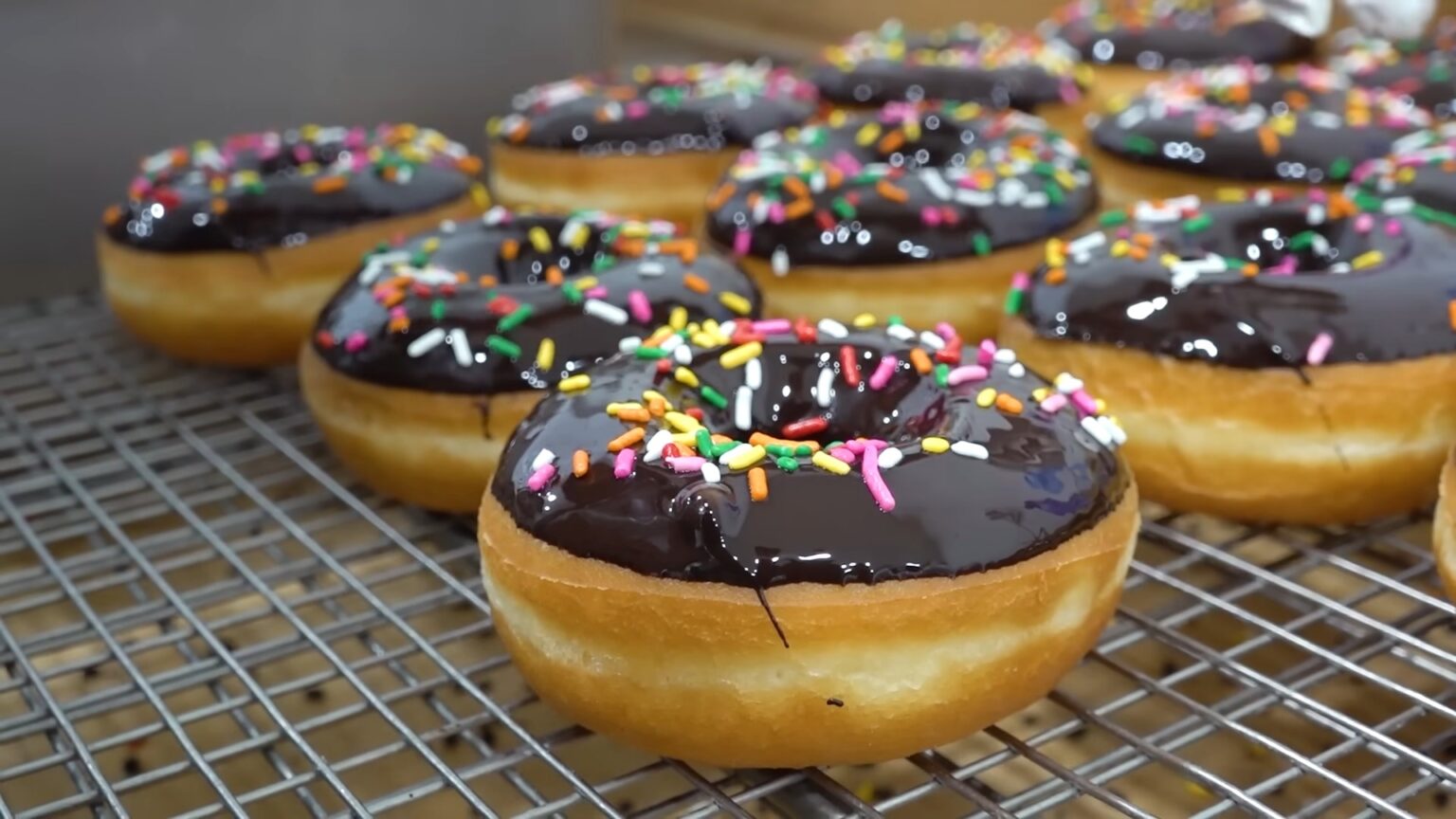 How Long Can Donuts Sit Out? - Shelf Life Explained